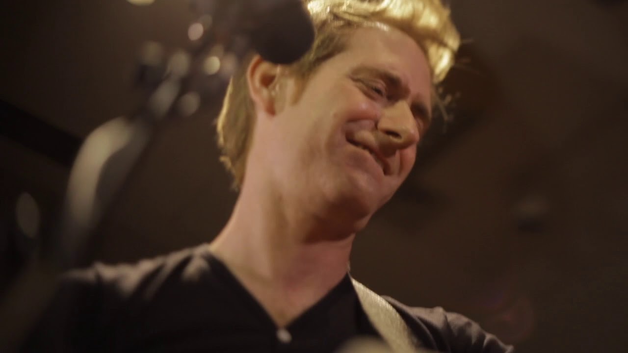 Keith Macpherson- Love On, Live Acoustic in Studio - YouTube