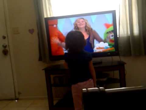 vivy dancing with sugar land on yo gabba gabba - YouTube