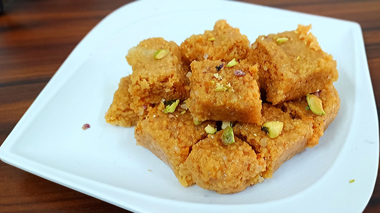 घर पर बनाये हलवाई जैसे मिल्क केक Milk cake recipe in Hindi - YouTube