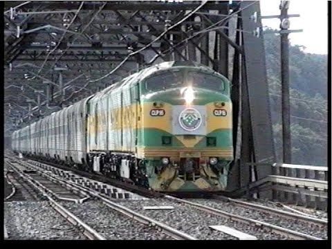 Australian streamlined CLP class diesel locomotives - Indian Pacific ...