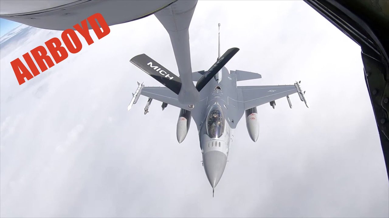 Air Refueling Over The Baltic Sea - YouTube