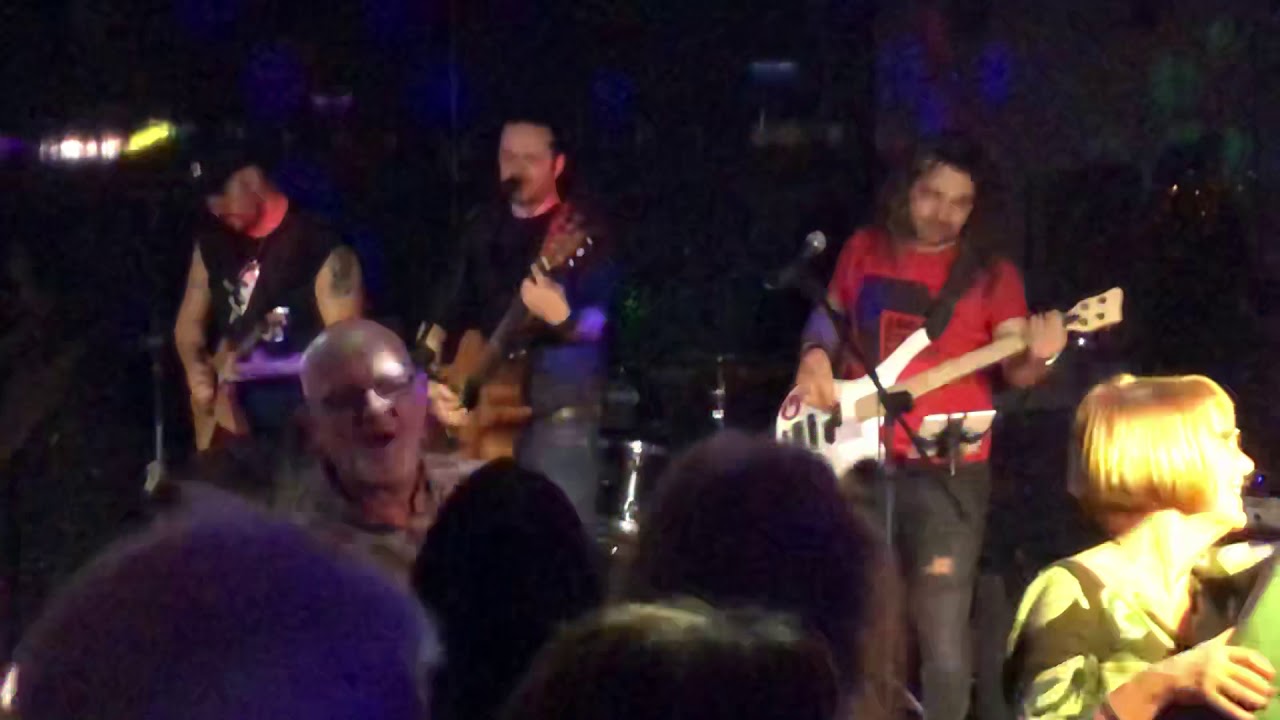 The Izzy Dizzy Band @ Mardons - YouTube