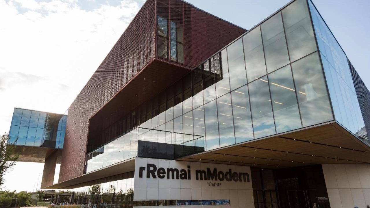 Delta Hotels by Marriott Saskatoon Downtown, Saskatoon, Canada - YouTube