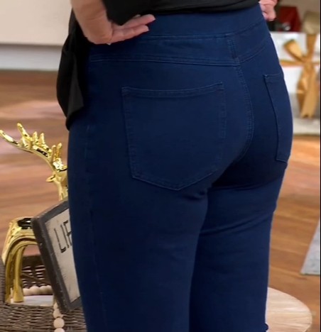 QVC model Luanne in jeans 00 - YouTube