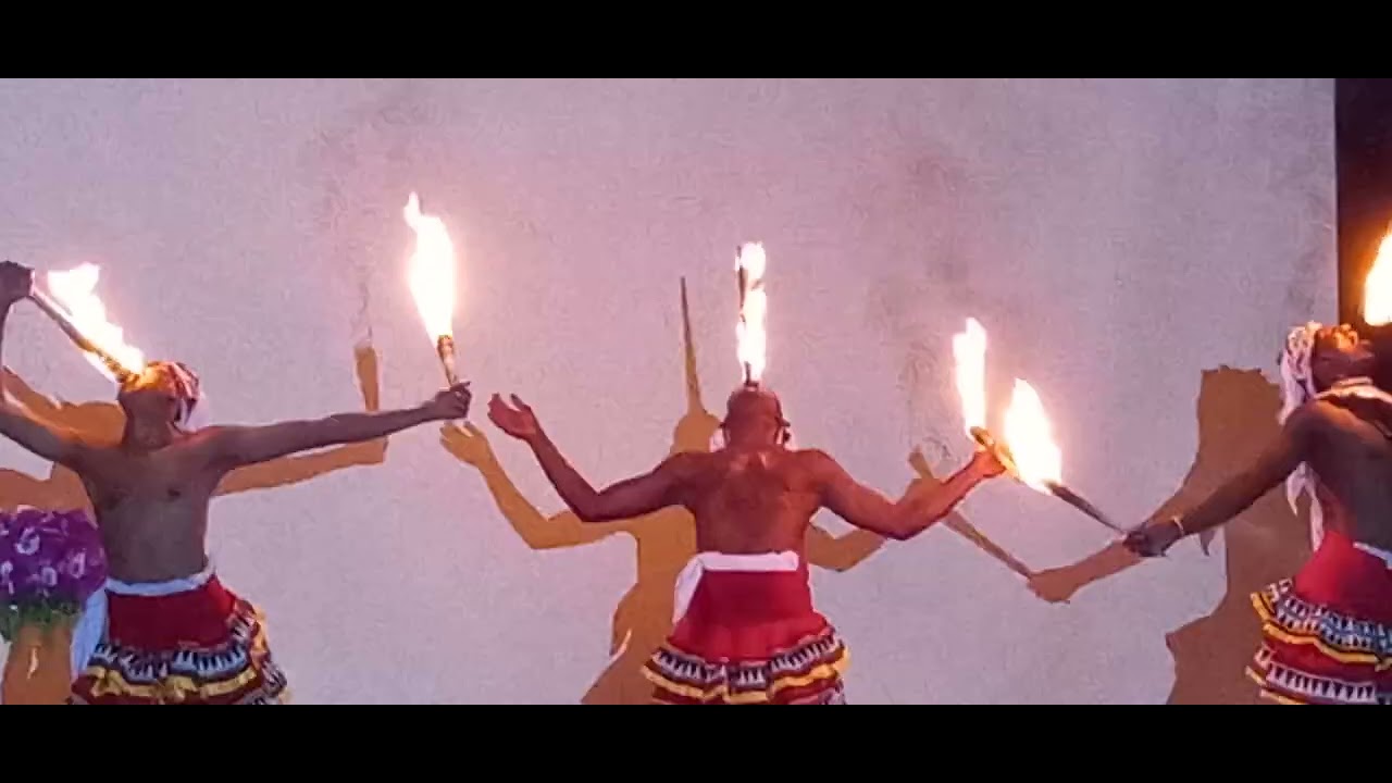 The Daring and Dangerous Gini Sisila Fire Eating Dance | ගිනි සිසිල ...