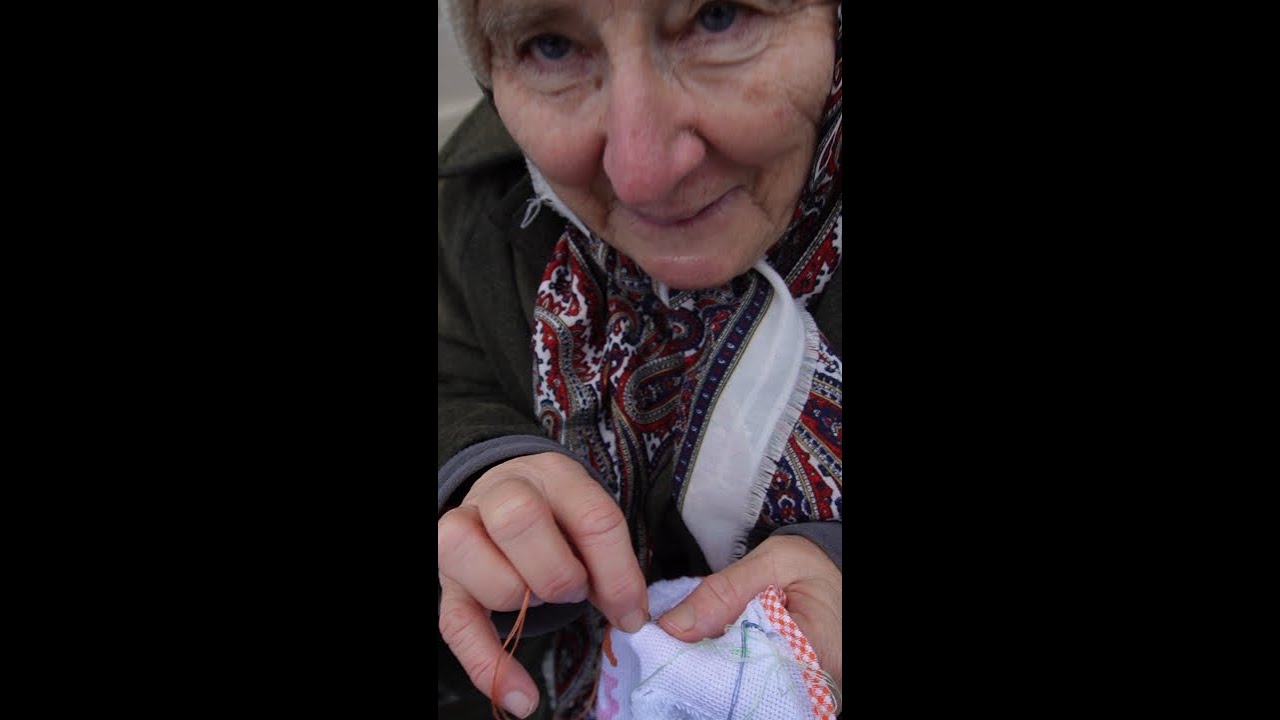 Fiera di Donnas: da 50 anni il punto a croce della signora Daniela ...