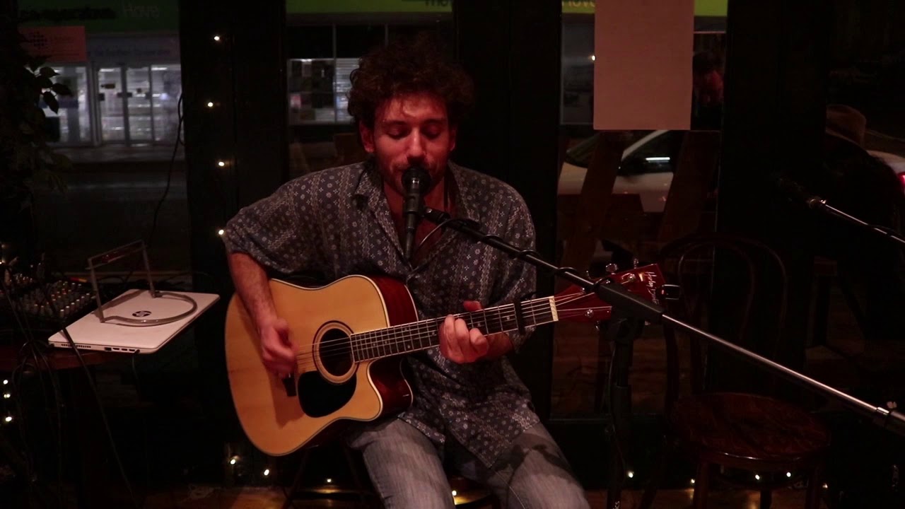 Joe Pulé - Dancing in the dark - YouTube