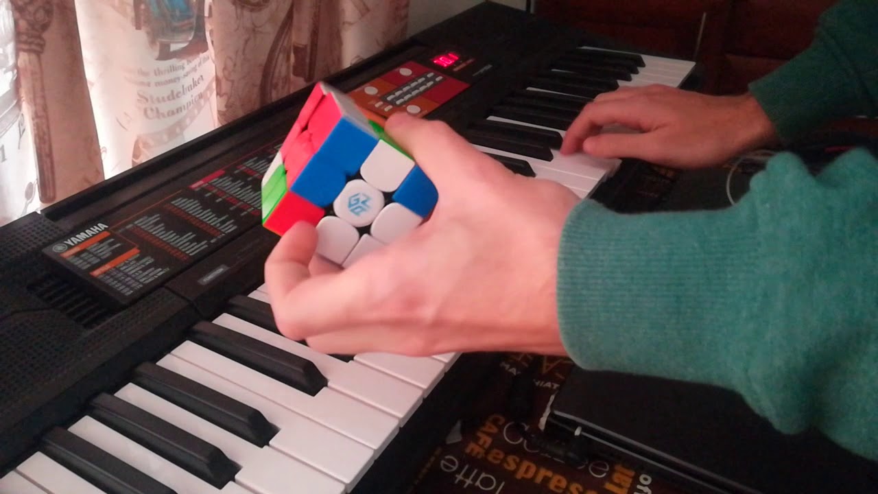 solving a RUBIK'S CUBE while playing PIANO(ode to joy-beethoven) - YouTube