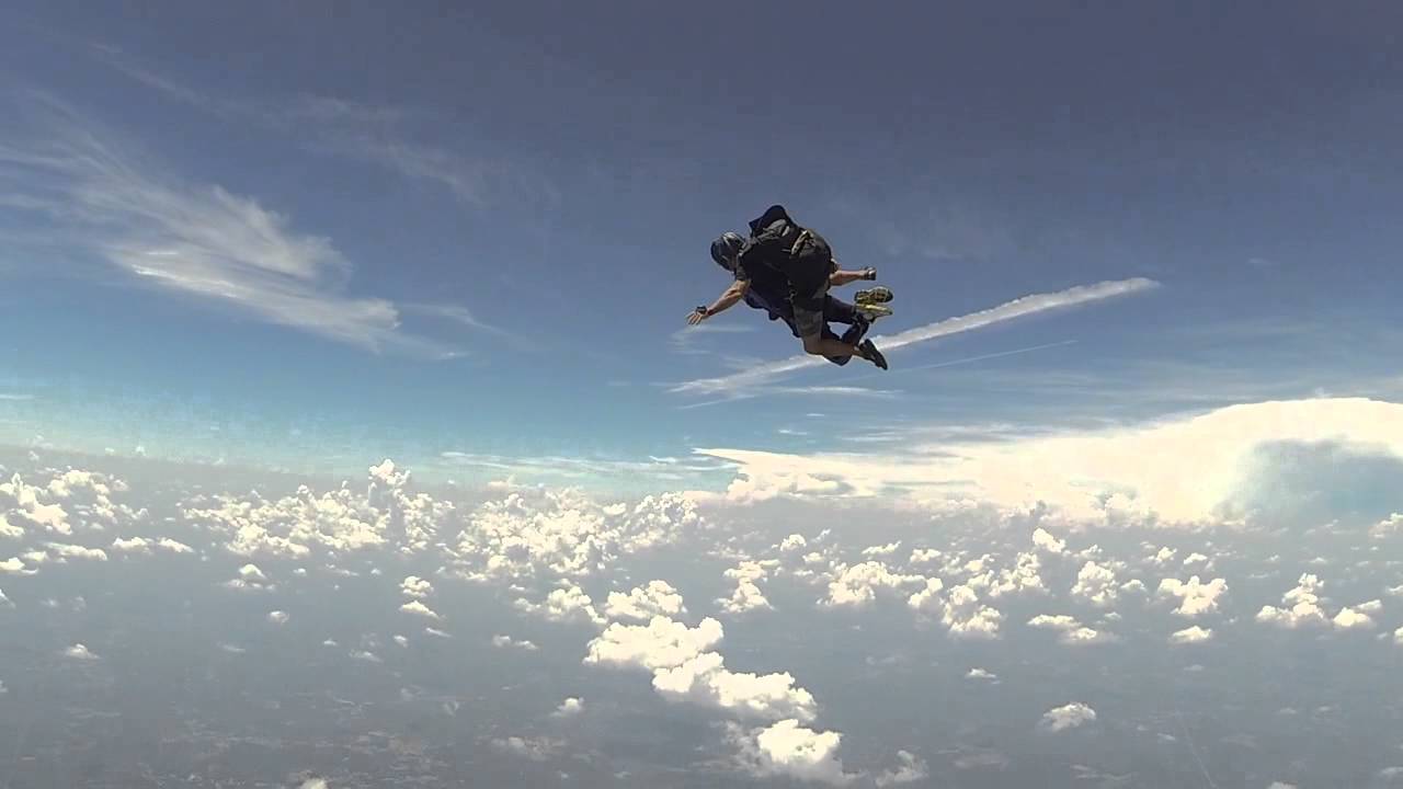 My first skydive - YouTube