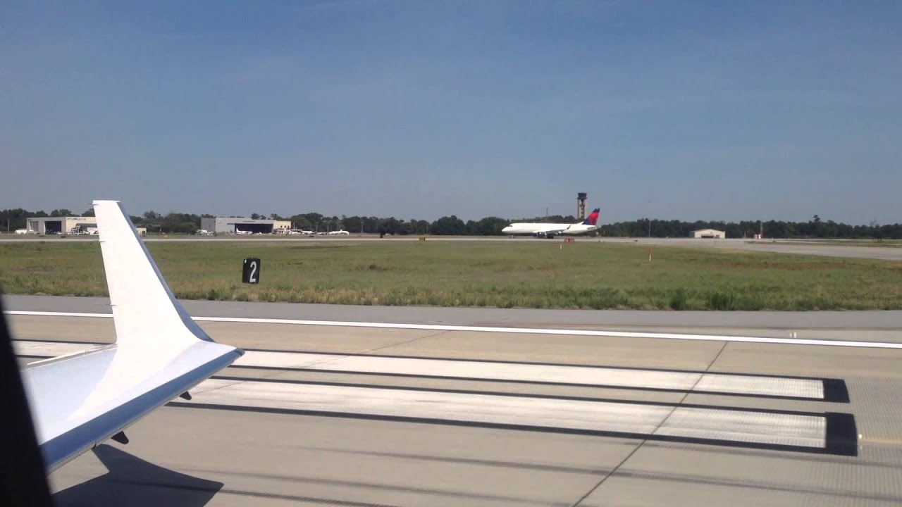 [Wing View] LearJet 45 Takeoff - YouTube