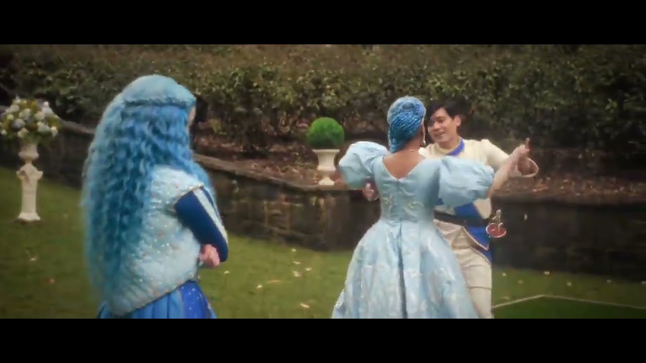 descendants the rise of red Cinderella and prince charming so this is ...