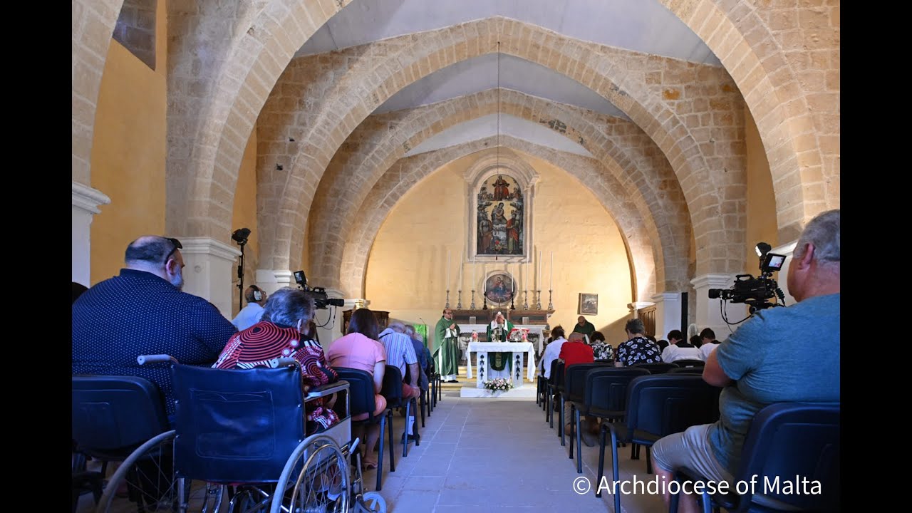 Quddiesa tal-Ħadd mill-kappella ta' Sta Marija f'Bir Miftuħ, il-Gudja ...