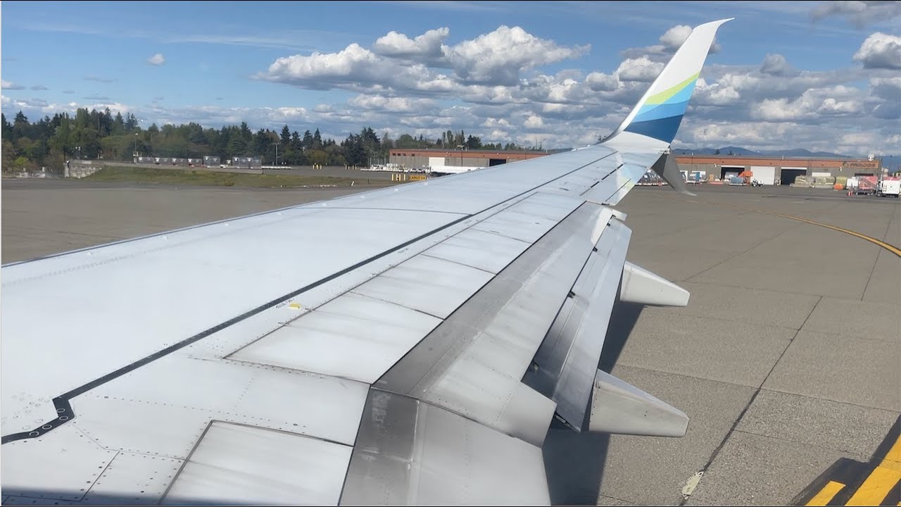Alaska Airlines Boeing 737-900ER (Winglets) Takeoff from Seattle-Tacoma ...