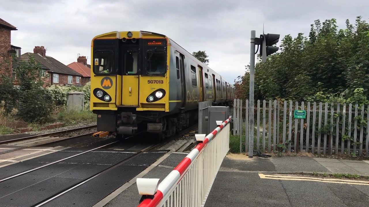 Crosby Brook Hall Level Crossing (Merseyside) 16/09/2023 - YouTube