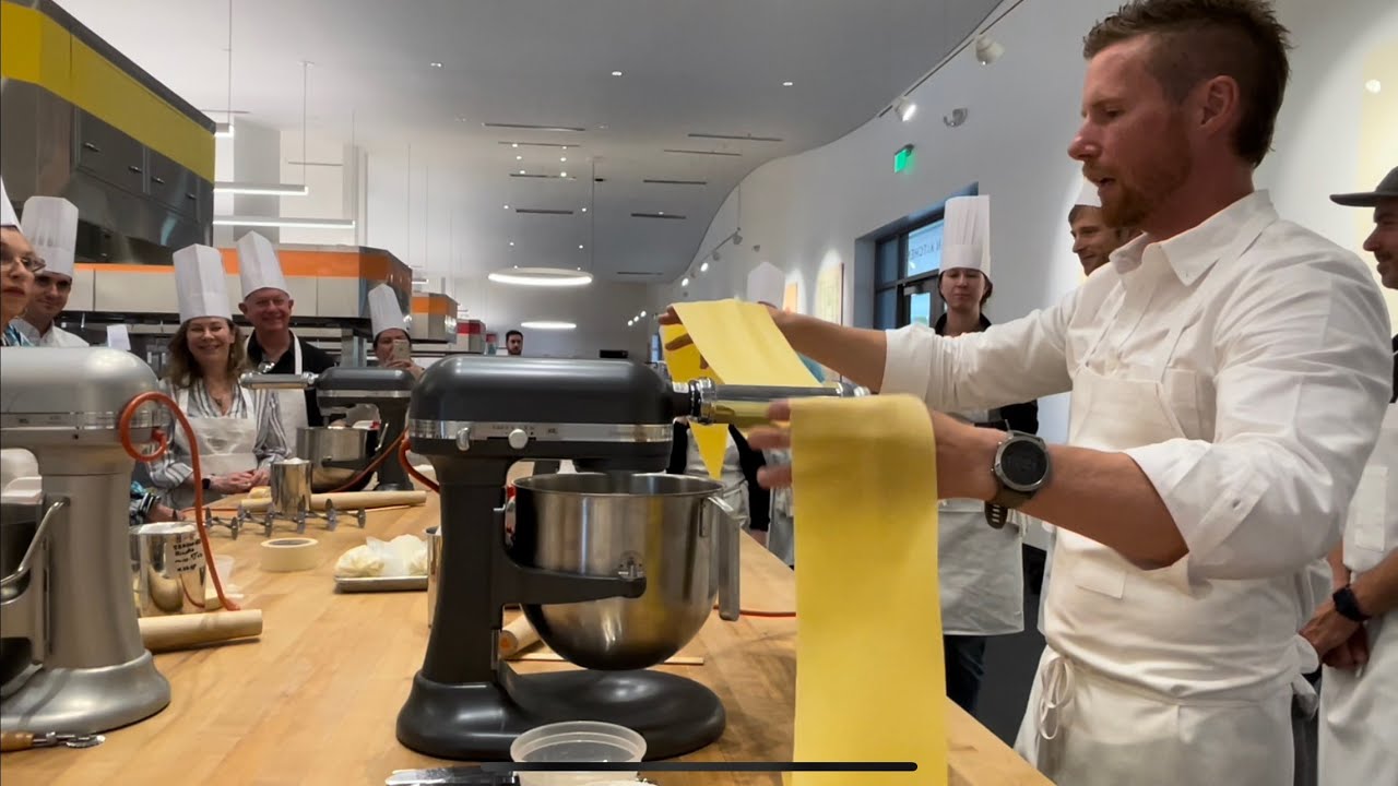 How to make flesh ravioli by CIA chef Thomas McNaughton | 美国烹饪学院大厨教授如何做 ...