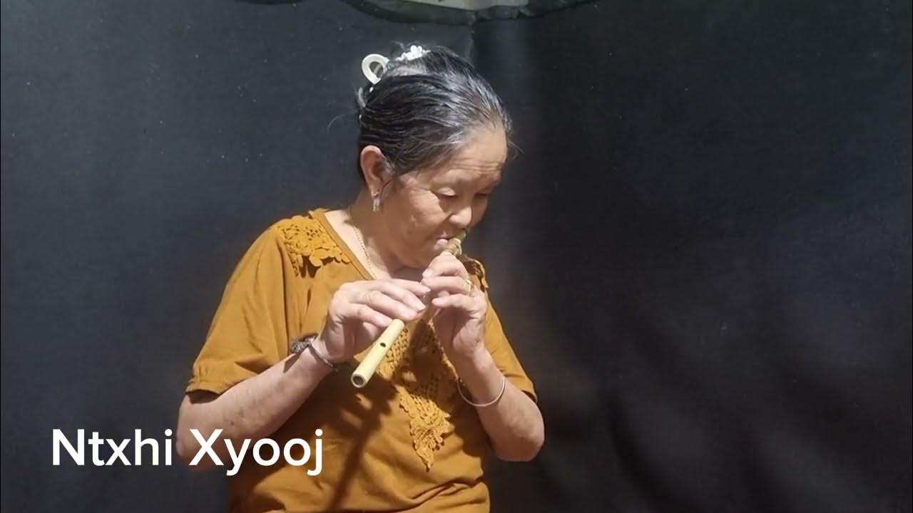 Raj nplaim tu siab heev tsis muaj Viv Ncaus niam txiv tuag tag - YouTube