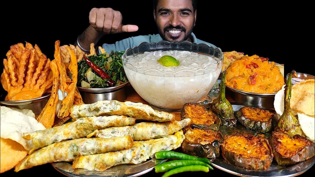 Eating Panta Bhat/Water Rice with Egg Omlette | Baingan Fry, Aloo Bharta, Pakoda & Note Saag ...