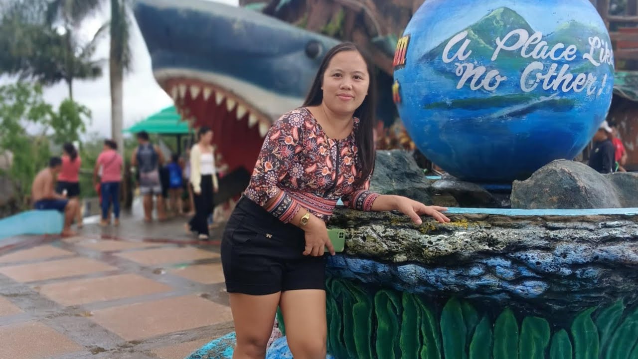 MJ & Sedie's mix vlog 🌹 is live! (THE MOVING,WALKING DINOSOUR) - YouTube