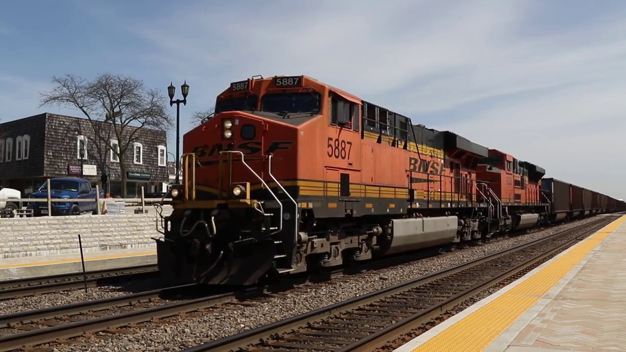 Mid-day on the BNSF Racetrack outside Chicago, IL - YouTube