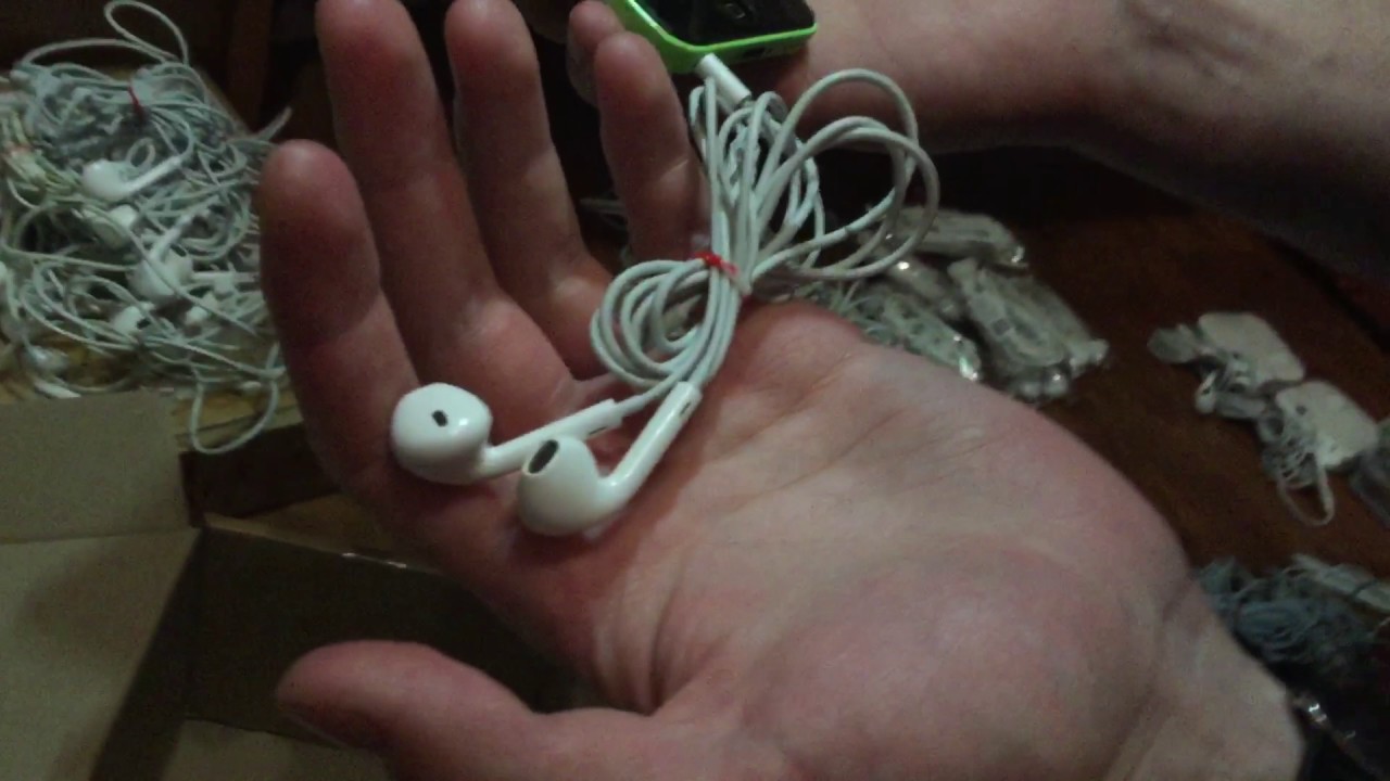 Hello. EarPods. 17 - not working; 18 - work only one earphone. - YouTube