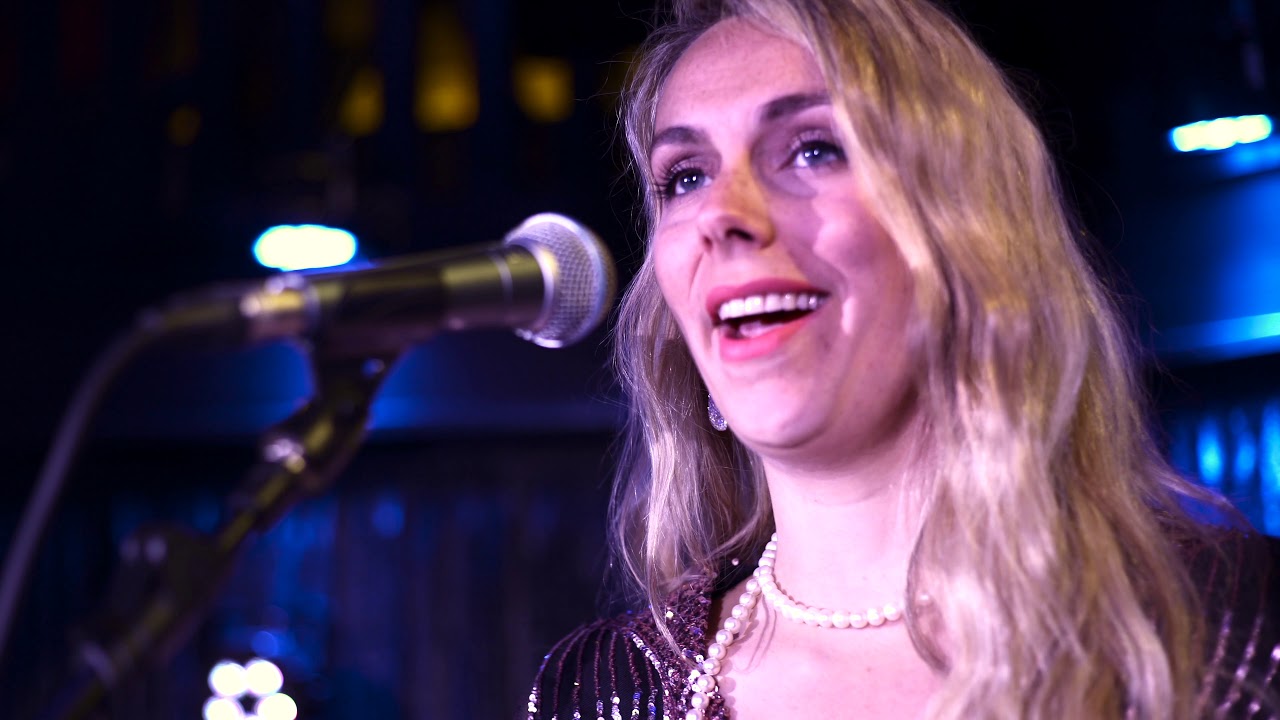 Jazz it up - Jazz and vintage pop duo - YouTube