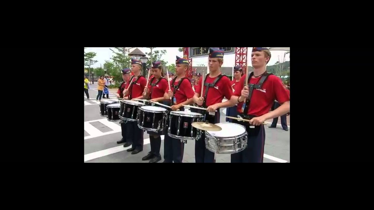 LegoLand Guard Marching Band at LegoLand Malaysia - YouTube
