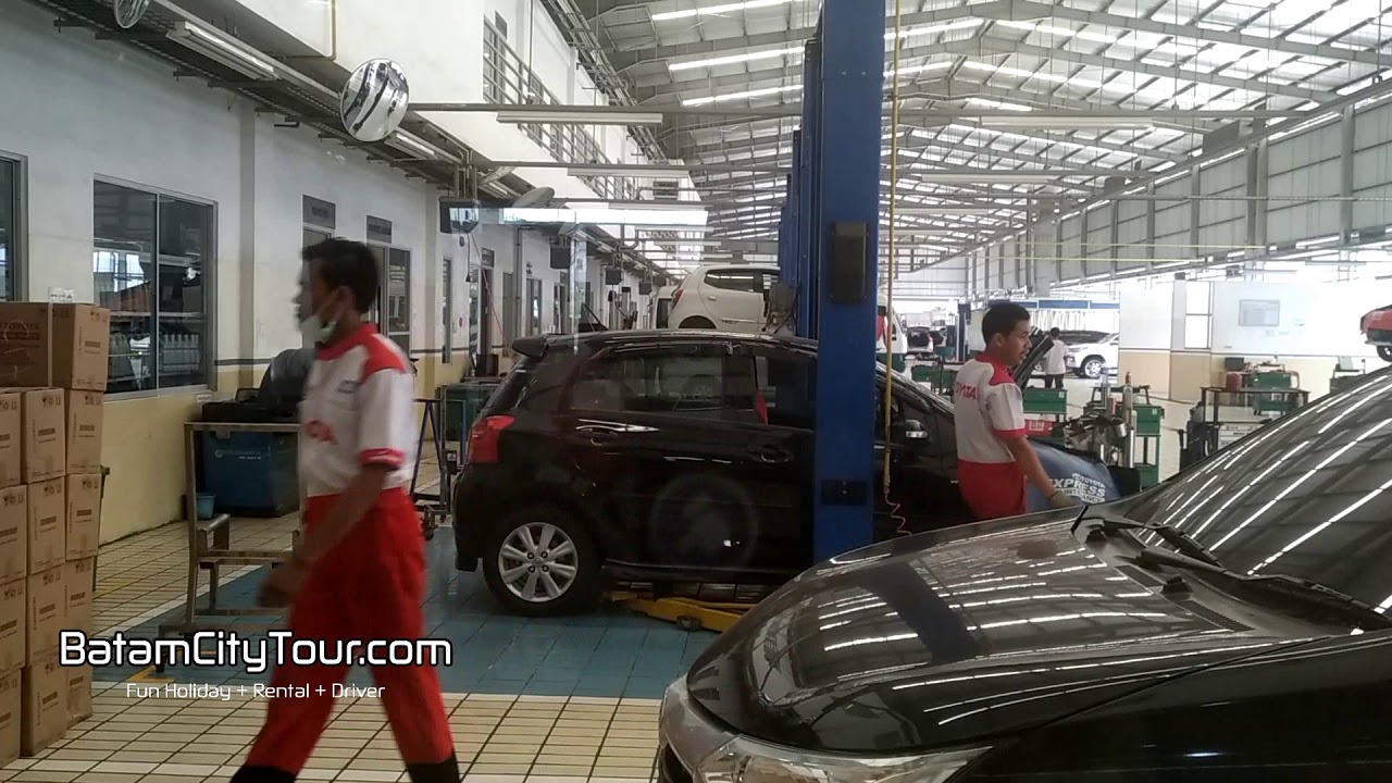 ISI DEALER MOBIL TOYOTA AGUNG AUTOMALL BATAM CENTER TOUR - YouTube
