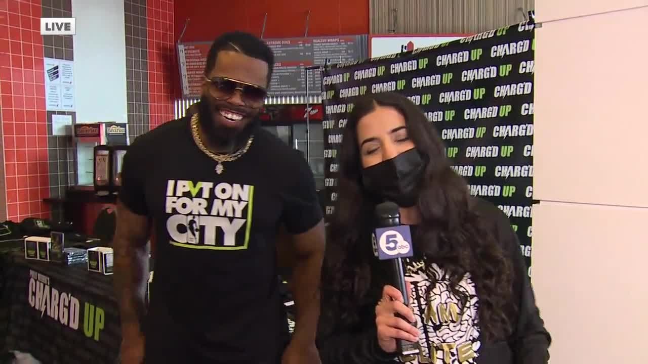 Trainer Philly Weeden speaks at fitness expo at FirstEnergy Stadium ...