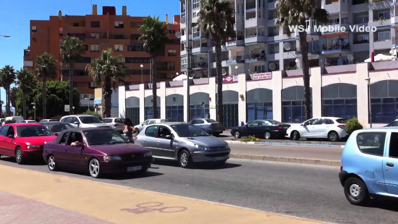 Gibraltar Traffic Rocked by Spanish Border Control - YouTube