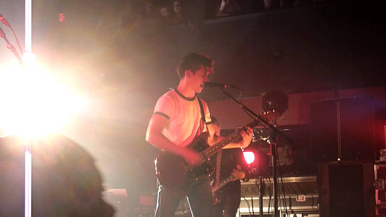 Arctic Monkeys - Brianstorm (Live) - YouTube