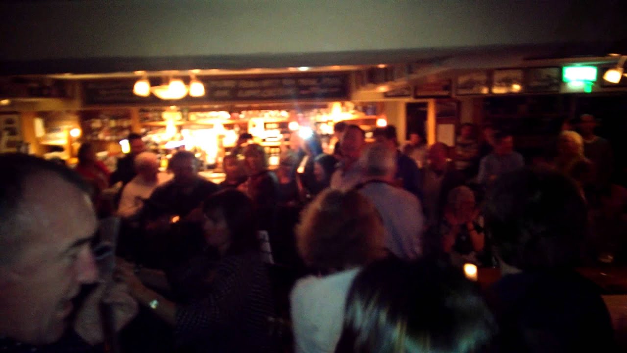 Wagon Wheel performed in the Merry Ploughboy Irish Music Pub - YouTube