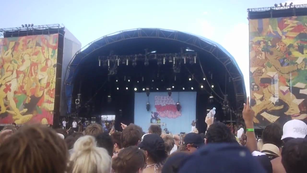 dizzee rascal - dirtee cash [live @ sydney bdo '10] - YouTube