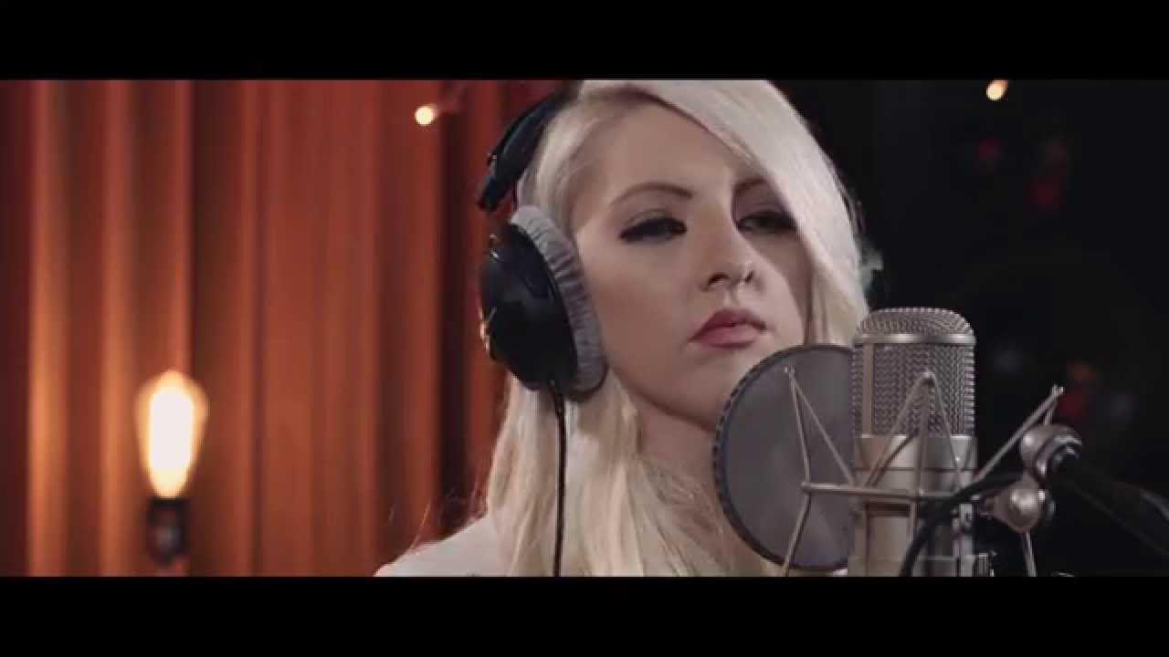 Dancing on my own Cover Liss Jones - YouTube