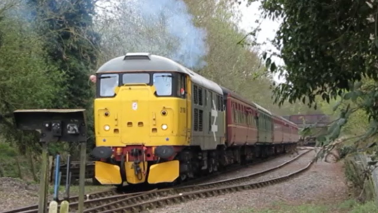 UK: Class 31 31108 powers out of the run round loop at Wymondham Abbey ...