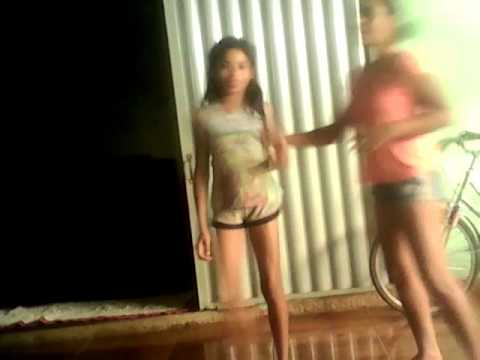 Eu e minha amiga dançando ( amiga parceira)😃😃