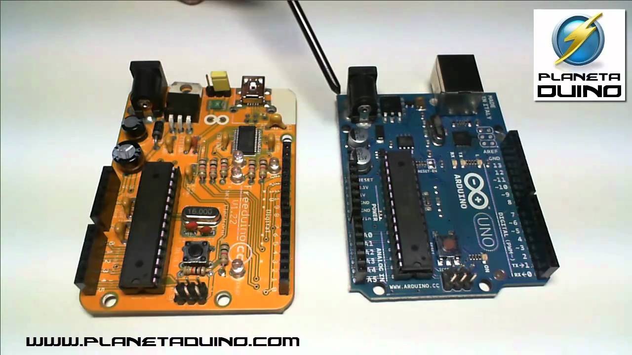 Comparacion Tarjeta Freeduino y Arduino Uno - YouTube