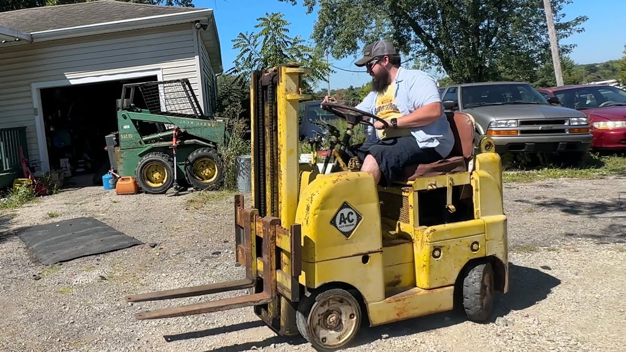 Allis-Chalmers FT 20 24 forklift project beginning - YouTube
