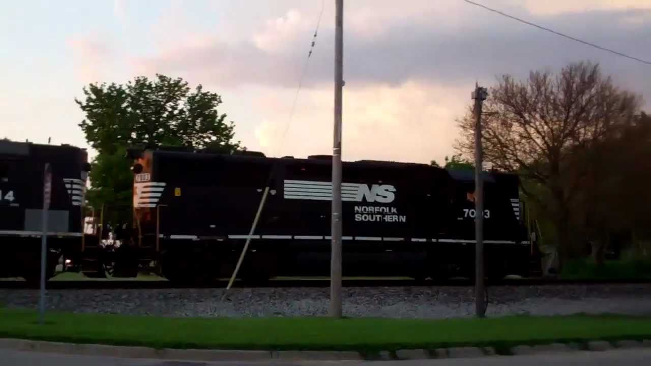 NS GP50 and 60 Trio through Philo, IL - YouTube