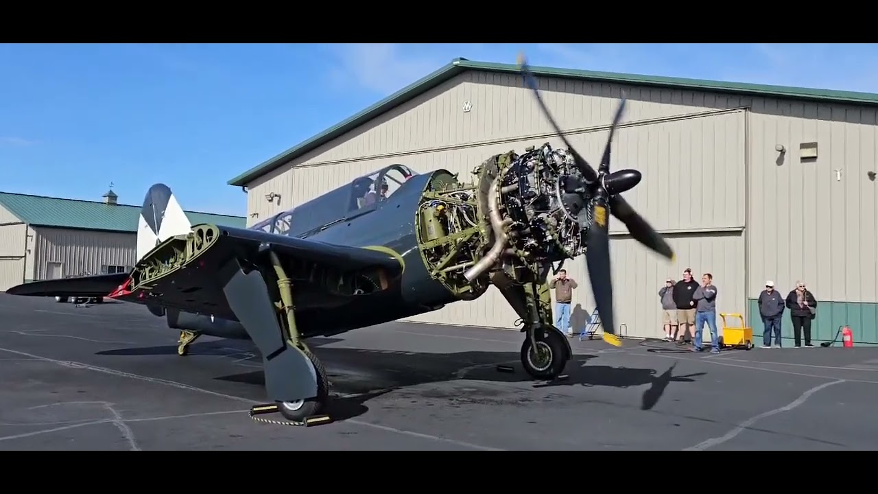 SB2C-5 Navy Helldiver start-up - YouTube