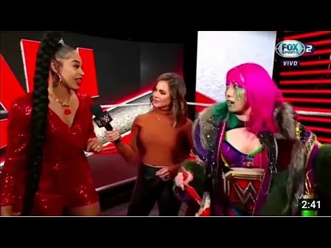 Bianca Belair se encuentra con Asuka camino WWE Raw 11/2/2021