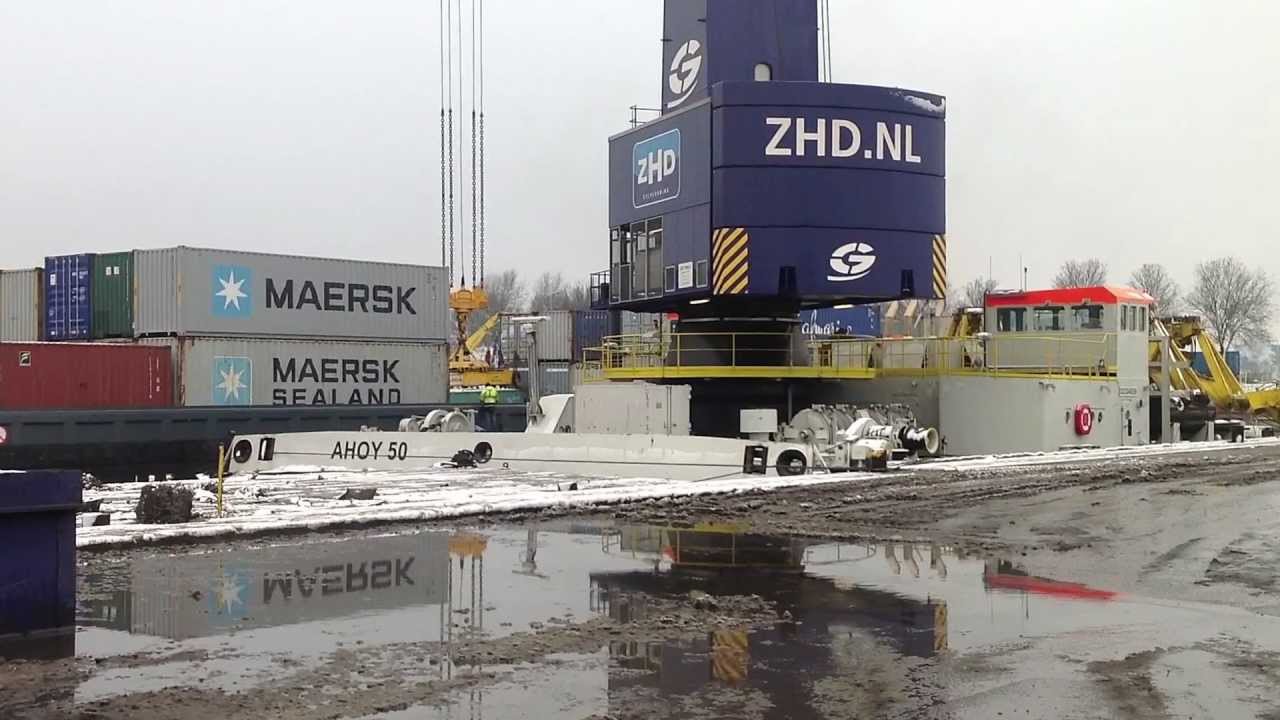 The floating container crane, Ahoy 50, ZHD Stevedoring - YouTube