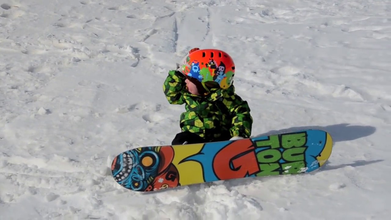 Baby snowboarder Ashton - YouTube