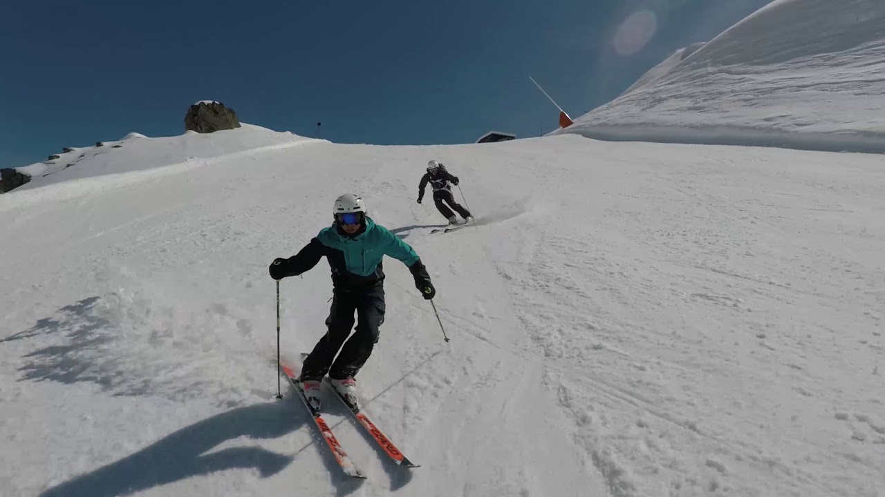 formation-skiing short turns on a black run - YouTube