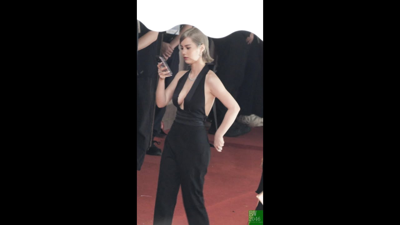 鄧月平 Larine Tang - 超性感低胸晚裝 - 紅地氈 Red Carpet -《第四十一屆香港電影金像奬》頒奬典禮 - The ...