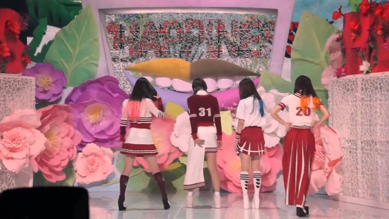 Red Velvet - Happiness (debut stage) - YouTube
