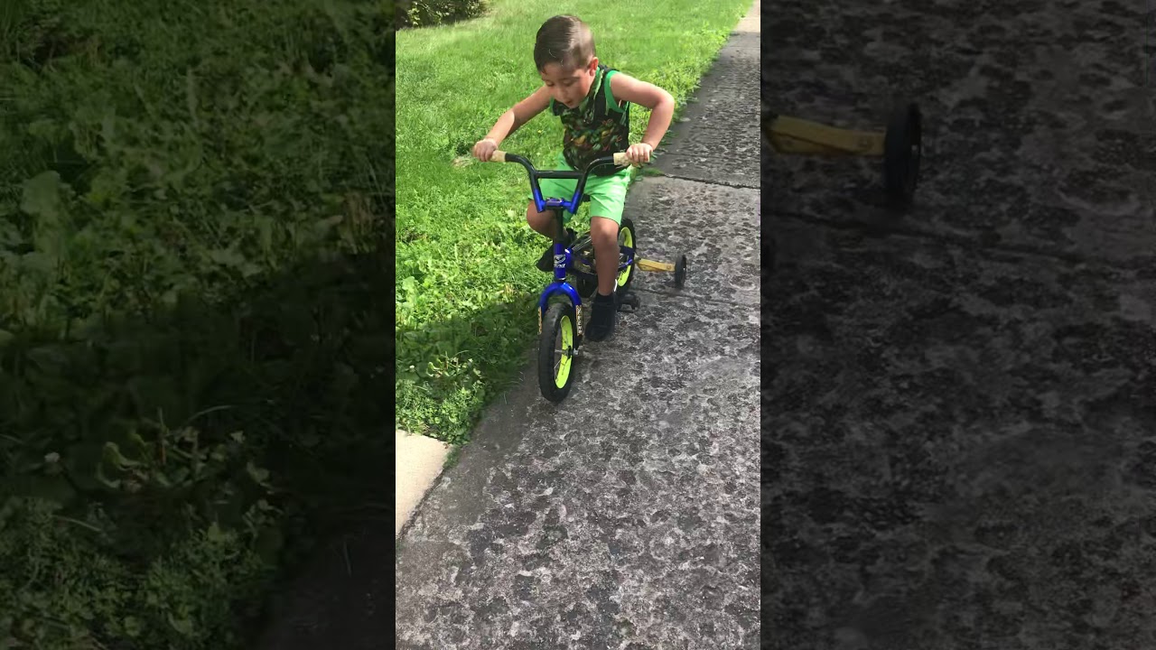 José Sánchez riding bike - YouTube