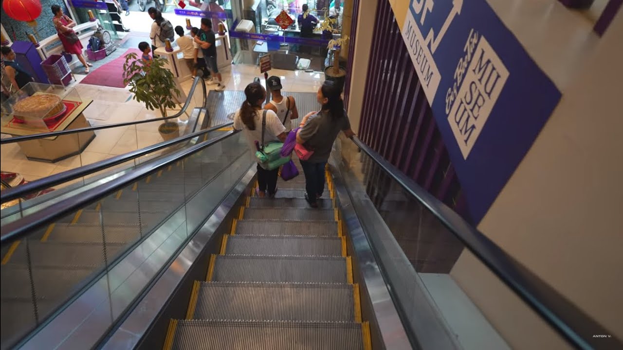 Philippines, Manila, The Great Buddha Cafe, 1X escalator + walk in ...