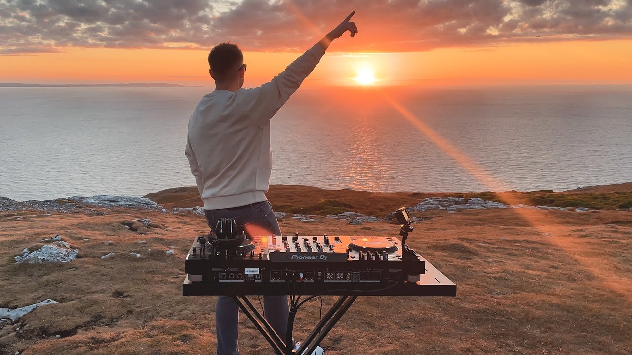 Daxson - Face The Future Set @ The Great Orme, North Wales (4K DJ Set ...