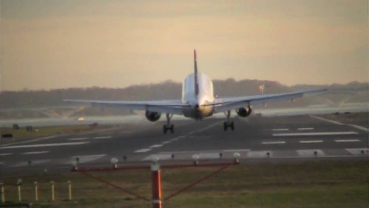 Aircraft landing at Ronald Reagan Airport (KDCA) - YouTube