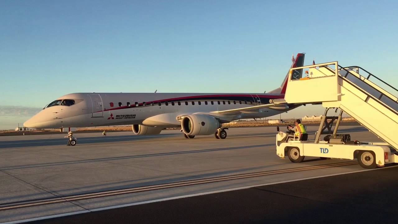 Mitsubishi MRJ90 arrival at Moses Lake - YouTube